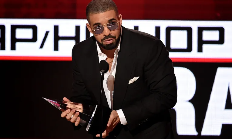 Drake Shares BTS Photos With Sexyy Red & SZA From Rich Baby Daddy Video ...